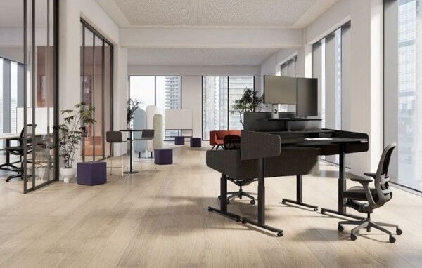 퍼시스, 프리미엄 모션데스크 M703+ 출시…업무 몰입·공간 효율 강화